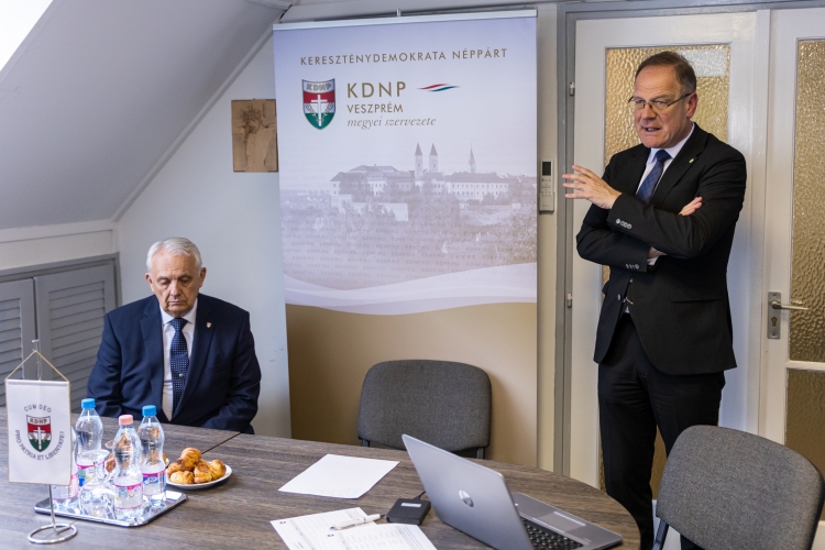 Navracsics Tibort választották a KDNP Veszprém vármegyei elnökének ...